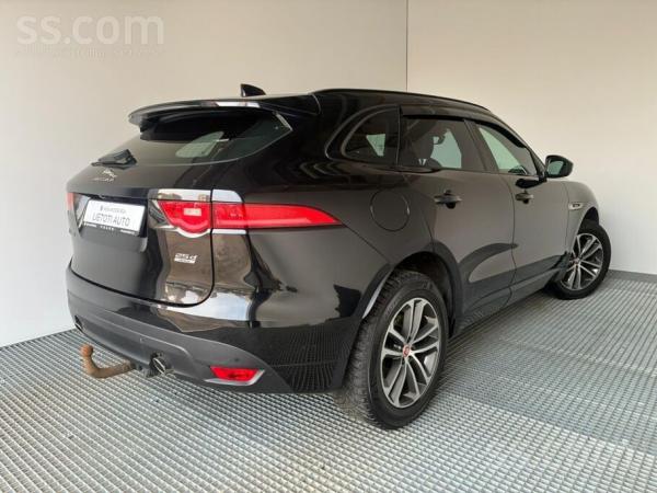 Melns Jaguar F-Pace 2017 Rīga, ar dzinēja tilpumu 2.00 L un nobraukumu 192 tūkst. km par 10550 €, foto 3 vietnē AUTOMOTO.COM.LV