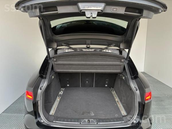 Melns Jaguar F-Pace 2017 Rīga, ar dzinēja tilpumu 2.00 L un nobraukumu 192 tūkst. km par 10550 €, foto 5 vietnē AUTOMOTO.COM.LV