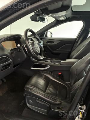 Black Jaguar F-Pace 2017 in Riga, with an engine capacity of 2.00 L and mileage of 192 thousand km for 10550 €, photo 7 on AUTOMOTO.COM.LV