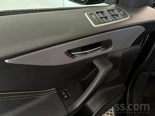 Melns Jaguar F-Pace 2017 Rīga, ar dzinēja tilpumu 2.00 L un nobraukumu 192 tūkst. km par 10550 €, foto 7 vietnē AUTOMOTO.COM.LV