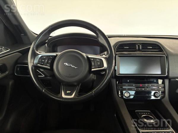 Melns Jaguar F-Pace 2017 Rīga, ar dzinēja tilpumu 2.00 L un nobraukumu 192 tūkst. km par 10550 €, foto 9 vietnē AUTOMOTO.COM.LV