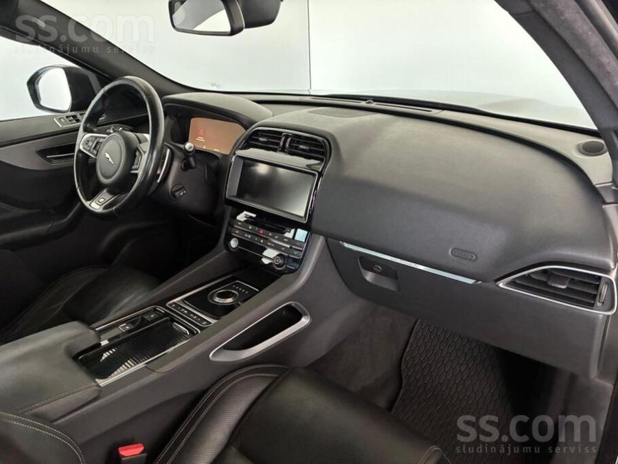 Black Jaguar F-Pace 2017 in Riga, with an engine capacity of 2.00 L and mileage of 192 thousand km for 10550 €, photo 17 on AUTOMOTO.COM.LV