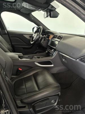 Black Jaguar F-Pace 2017 in Riga, with an engine capacity of 2.00 L and mileage of 192 thousand km for 10550 €, photo 18 on AUTOMOTO.COM.LV