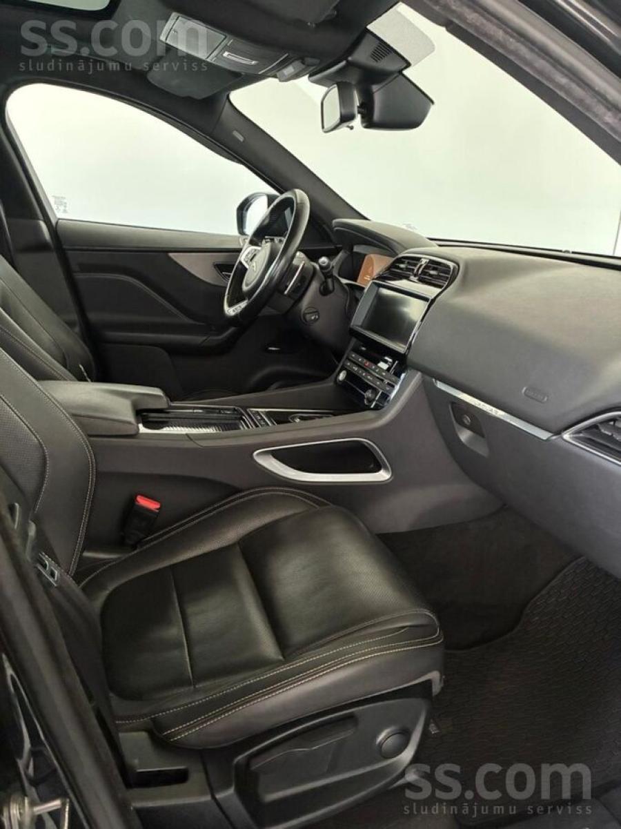 Black Jaguar F-Pace 2017 in Riga, with an engine capacity of 2.00 L and mileage of 192 thousand km for 10550 €, photo 18 on AUTOMOTO.COM.LV