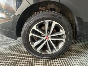 Black Jaguar F-Pace 2017 in Riga, with an engine capacity of 2.00 L and mileage of 192 thousand km for 10550 €, photo 21 on AUTOMOTO.COM.LV