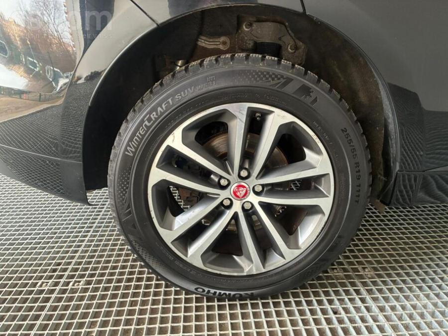 Black Jaguar F-Pace 2017 in Riga, with an engine capacity of 2.00 L and mileage of 192 thousand km for 10550 €, photo 21 on AUTOMOTO.COM.LV