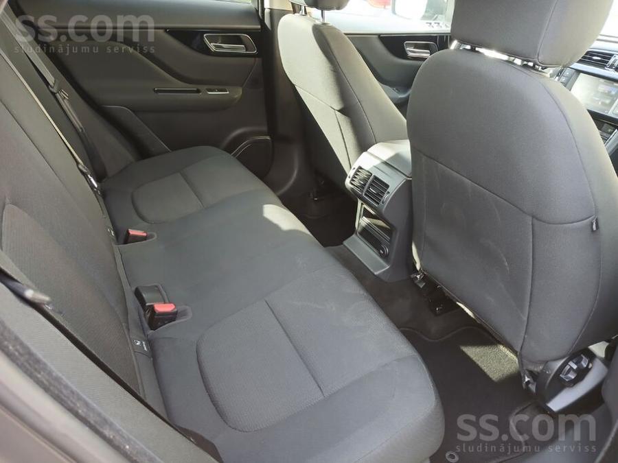 Melns Jaguar F-Pace 2017 Bauska, ar dzinēja tilpumu 2.00 L un nobraukumu 280 tūkst. km par 11500 €, foto 12 vietnē AUTOMOTO.COM.LV