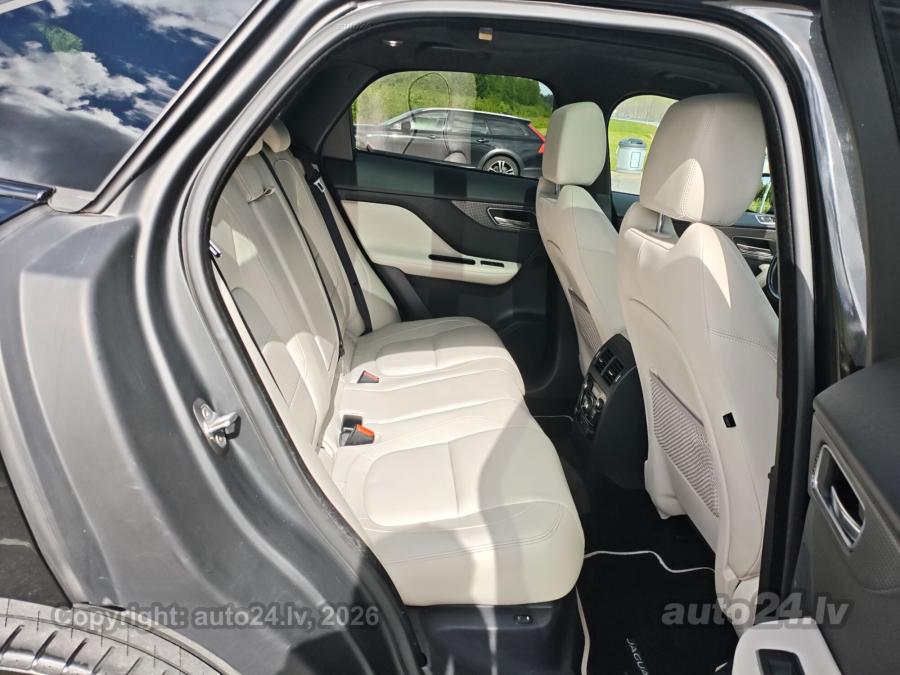 Melns Jaguar F-Pace 2017 Tallina, ar dzinēja tilpumu 3.00 L un nobraukumu 193 tūkst. km par 22999 €, foto 7 vietnē AUTOMOTO.COM.LV