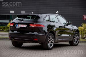 Black Jaguar F-Pace 2017 in Jelgava, with an engine capacity of 2.00 L and mileage of 0 thousand km for 10990 €, photo 9 on AUTOMOTO.COM.LV
