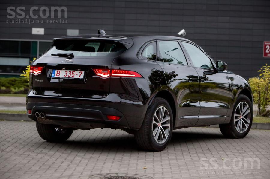 Black Jaguar F-Pace 2017 in Jelgava, with an engine capacity of 2.00 L and mileage of 0 thousand km for 10990 €, photo 10 on AUTOMOTO.COM.LV