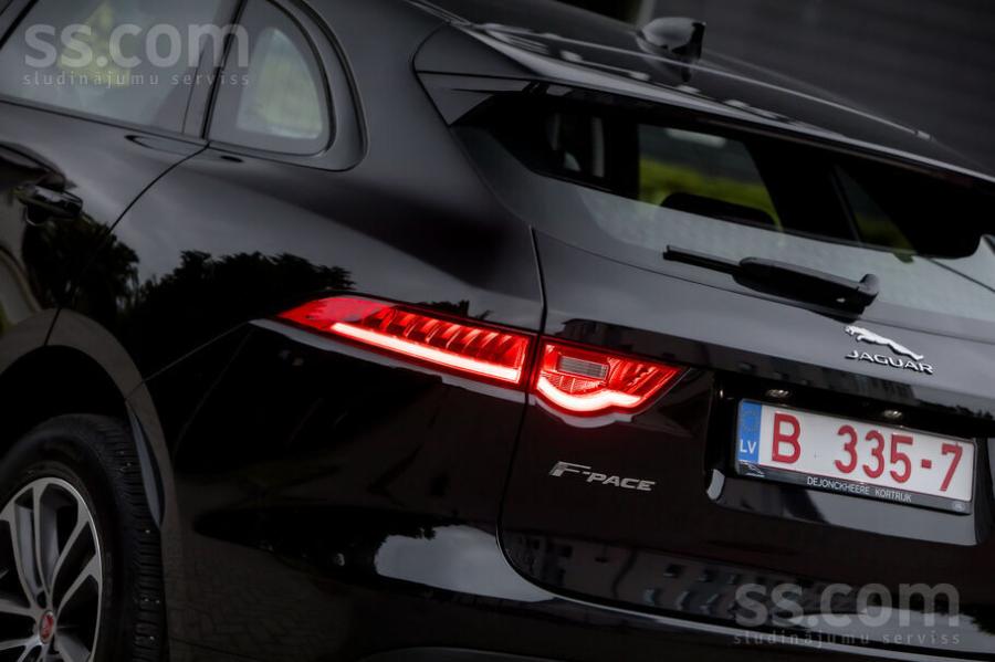 Black Jaguar F-Pace 2017 in Jelgava, with an engine capacity of 2.00 L and mileage of 0 thousand km for 10990 €, photo 14 on AUTOMOTO.COM.LV