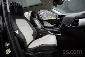 Black Jaguar F-Pace 2017 in Jelgava, with an engine capacity of 2.00 L and mileage of 0 thousand km for 10990 €, photo 23 on AUTOMOTO.COM.LV