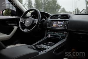 Black Jaguar F-Pace 2017 in Jelgava, with an engine capacity of 2.00 L and mileage of 0 thousand km for 10990 €, photo 26 on AUTOMOTO.COM.LV