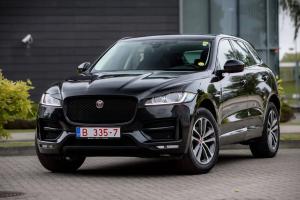 Black Jaguar F-Pace 2017 in Jelgava, with an engine capacity of 2.00 L and mileage of 150 thousand km for 10990 €, photo 4 on AUTOMOTO.COM.LV