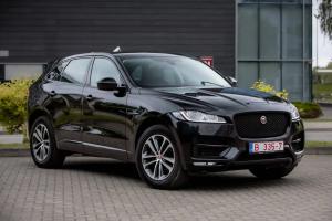 Black Jaguar F-Pace 2017 in Jelgava, with an engine capacity of 2.00 L and mileage of 150 thousand km for 10990 €, photo 7 on AUTOMOTO.COM.LV