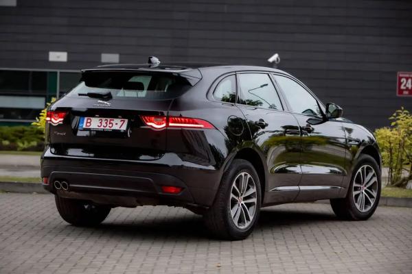 Melns Jaguar F-Pace 2017 Jelgava, ar dzinēja tilpumu 2.00 L un nobraukumu 150 tūkst. km par 10990 €, foto 8 vietnē AUTOMOTO.COM.LV