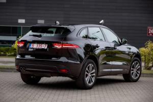 Black Jaguar F-Pace 2017 in Jelgava, with an engine capacity of 2.00 L and mileage of 150 thousand km for 10990 €, photo 9 on AUTOMOTO.COM.LV