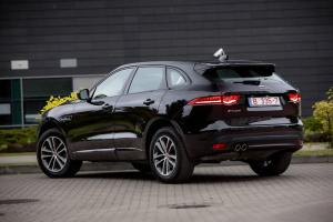 Black Jaguar F-Pace 2017 in Jelgava, with an engine capacity of 2.00 L and mileage of 150 thousand km for 10990 €, photo 12 on AUTOMOTO.COM.LV