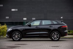 Black Jaguar F-Pace 2017 in Jelgava, with an engine capacity of 2.00 L and mileage of 150 thousand km for 10990 €, photo 16 on AUTOMOTO.COM.LV