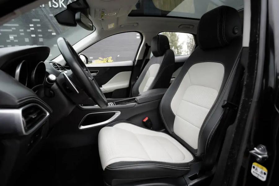 Black Jaguar F-Pace 2017 in Jelgava, with an engine capacity of 2.00 L and mileage of 150 thousand km for 10990 €, photo 19 on AUTOMOTO.COM.LV