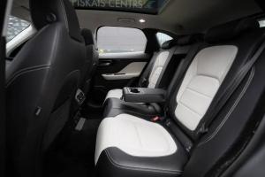 Black Jaguar F-Pace 2017 in Jelgava, with an engine capacity of 2.00 L and mileage of 150 thousand km for 10990 €, photo 22 on AUTOMOTO.COM.LV