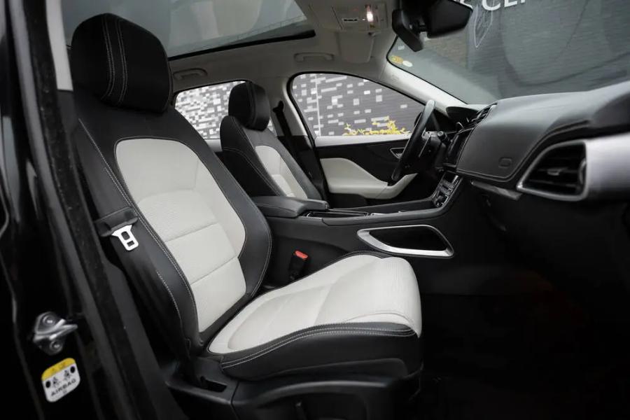 Black Jaguar F-Pace 2017 in Jelgava, with an engine capacity of 2.00 L and mileage of 150 thousand km for 10990 €, photo 23 on AUTOMOTO.COM.LV