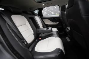 Black Jaguar F-Pace 2017 in Jelgava, with an engine capacity of 2.00 L and mileage of 150 thousand km for 10990 €, photo 24 on AUTOMOTO.COM.LV