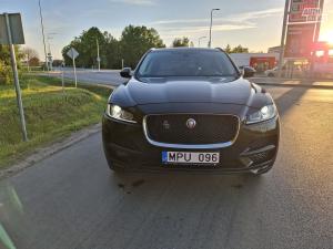 Black Jaguar F-Pace 2017 in Kretinga, with an engine capacity of 2.00 L and mileage of 175 thousand km for 12200 €, photo 3 on AUTOMOTO.COM.LV
