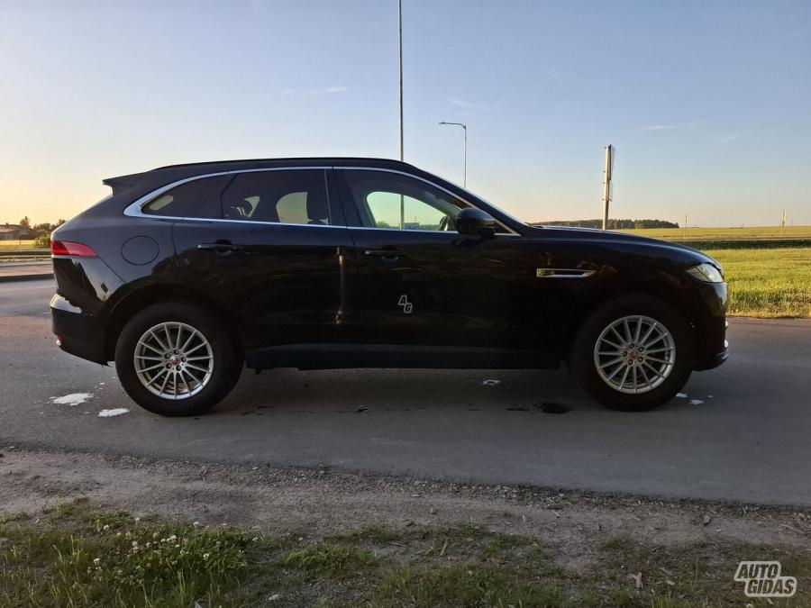 Black Jaguar F-Pace 2017 in Kretinga, with an engine capacity of 2.00 L and mileage of 175 thousand km for 12200 €, photo 5 on AUTOMOTO.COM.LV