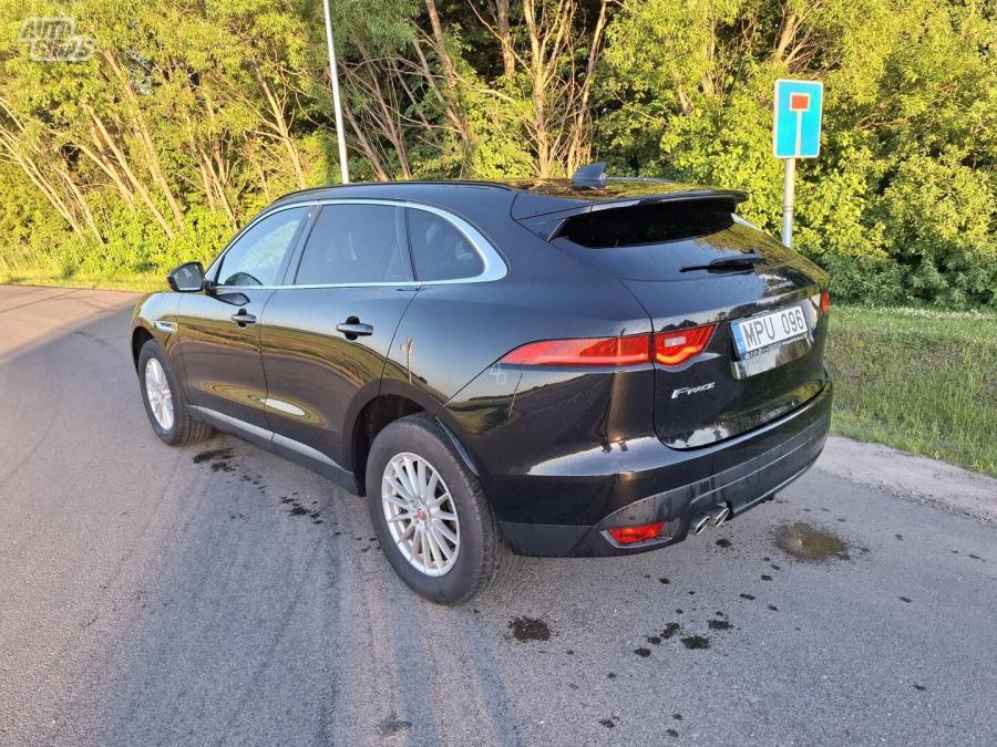 Black Jaguar F-Pace 2017 in Kretinga, with an engine capacity of 2.00 L and mileage of 175 thousand km for 12200 €, photo 8 on AUTOMOTO.COM.LV