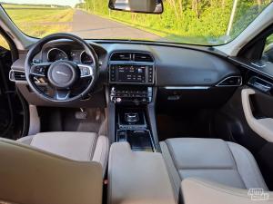 Black Jaguar F-Pace 2017 in Kretinga, with an engine capacity of 2.00 L and mileage of 175 thousand km for 12200 €, photo 14 on AUTOMOTO.COM.LV