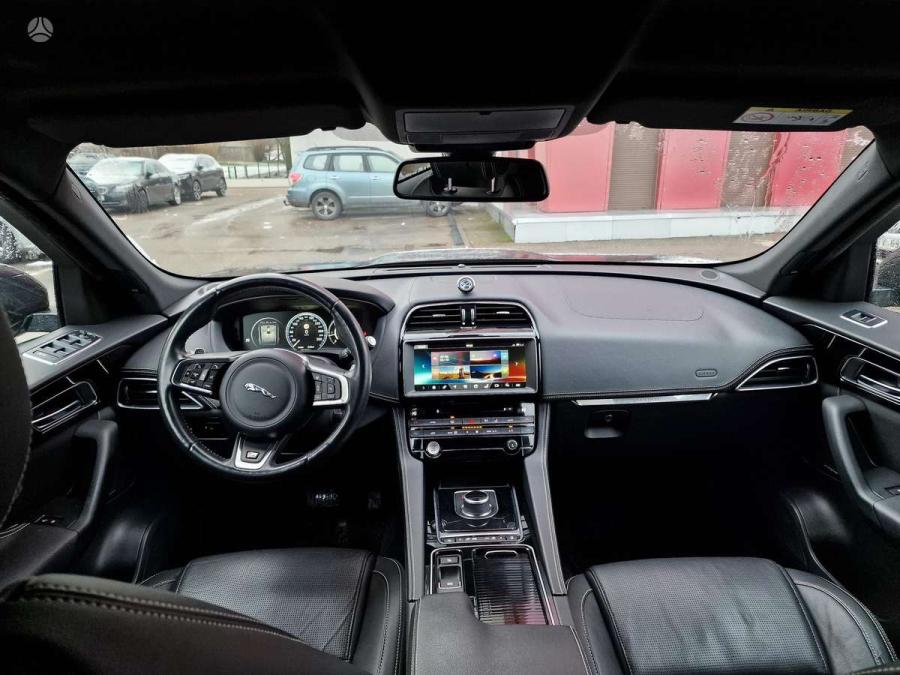 Black Jaguar F-Pace 2017 in Kaunas, with an engine capacity of 2.00 L and mileage of 181 thousand km for 11500 €, photo 1 on AUTOMOTO.COM.LV