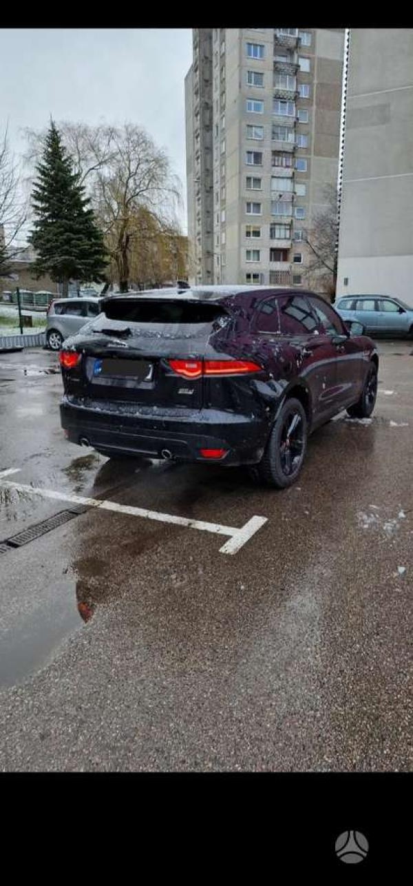 Black Jaguar F-Pace 2017 in Kaunas, with an engine capacity of 2.00 L and mileage of 181 thousand km for 11500 €, photo 3 on AUTOMOTO.COM.LV