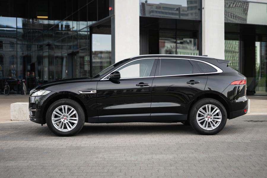 Melns Jaguar F-Pace 2017 Rīga, ar dzinēja tilpumu 2.00 L un nobraukumu 214 tūkst. km par 13550 €, foto 10 vietnē AUTOMOTO.COM.LV