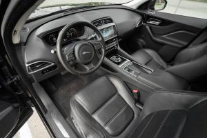 Melns Jaguar F-Pace 2017 Rīga, ar dzinēja tilpumu 2.00 L un nobraukumu 214 tūkst. km par 13550 €, foto 11 vietnē AUTOMOTO.COM.LV