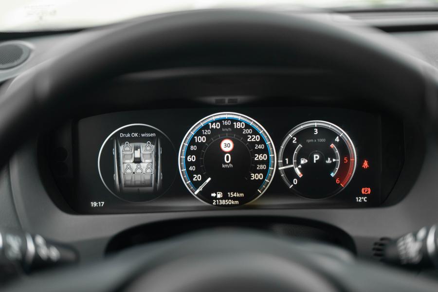 Melns Jaguar F-Pace 2017 Rīga, ar dzinēja tilpumu 2.00 L un nobraukumu 214 tūkst. km par 13550 €, foto 18 vietnē AUTOMOTO.COM.LV