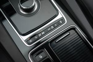 Melns Jaguar F-Pace 2017 Rīga, ar dzinēja tilpumu 2.00 L un nobraukumu 214 tūkst. km par 13550 €, foto 22 vietnē AUTOMOTO.COM.LV