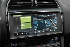 Melns Jaguar F-Pace 2017 Rīga, ar dzinēja tilpumu 2.00 L un nobraukumu 214 tūkst. km par 13550 €, foto 23 vietnē AUTOMOTO.COM.LV
