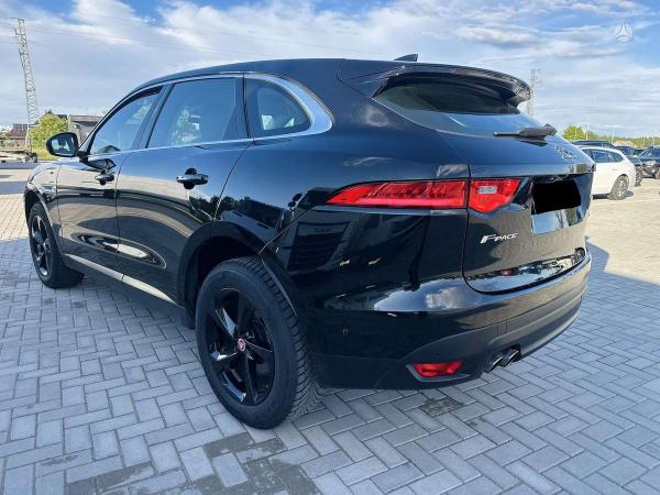 Black Jaguar F-Pace 2017 in Taurage, with an engine capacity of 2.00 L and mileage of 146 thousand km for 9800 €, photo 4 on AUTOMOTO.COM.LV