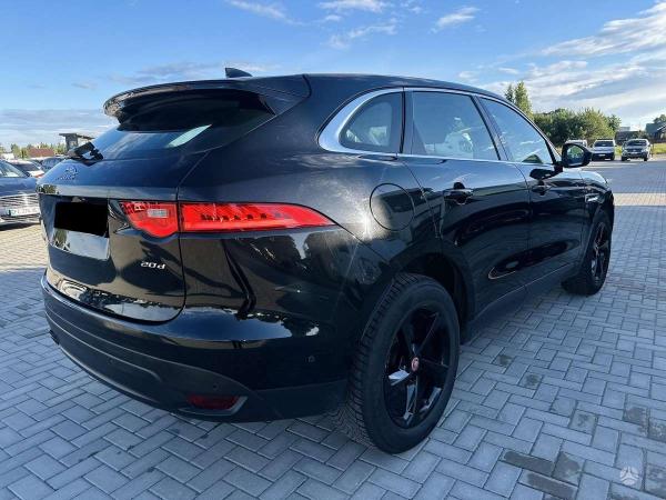 Black Jaguar F-Pace 2017 in Taurage, with an engine capacity of 2.00 L and mileage of 146 thousand km for 9800 €, photo 5 on AUTOMOTO.COM.LV