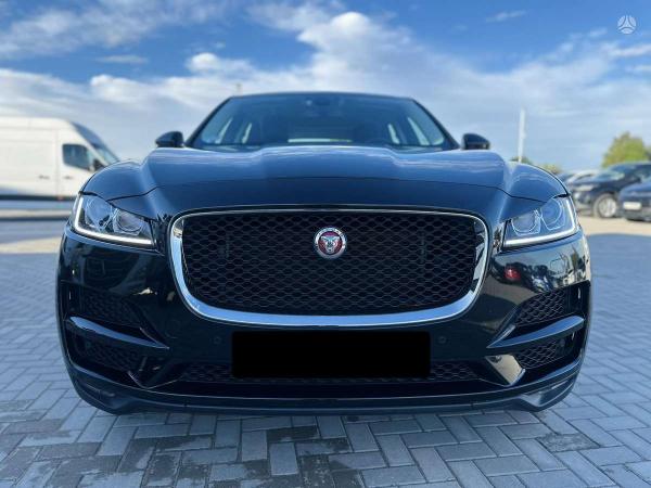 Black Jaguar F-Pace 2017 in Taurage, with an engine capacity of 2.00 L and mileage of 146 thousand km for 9800 €, photo 7 on AUTOMOTO.COM.LV