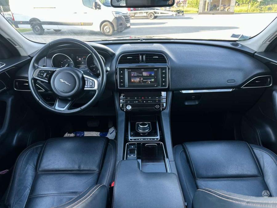 Melns Jaguar F-Pace 2017 Tauragė, ar dzinēja tilpumu 2.00 L un nobraukumu 146 tūkst. km par 9800 €, foto 10 vietnē AUTOMOTO.COM.LV