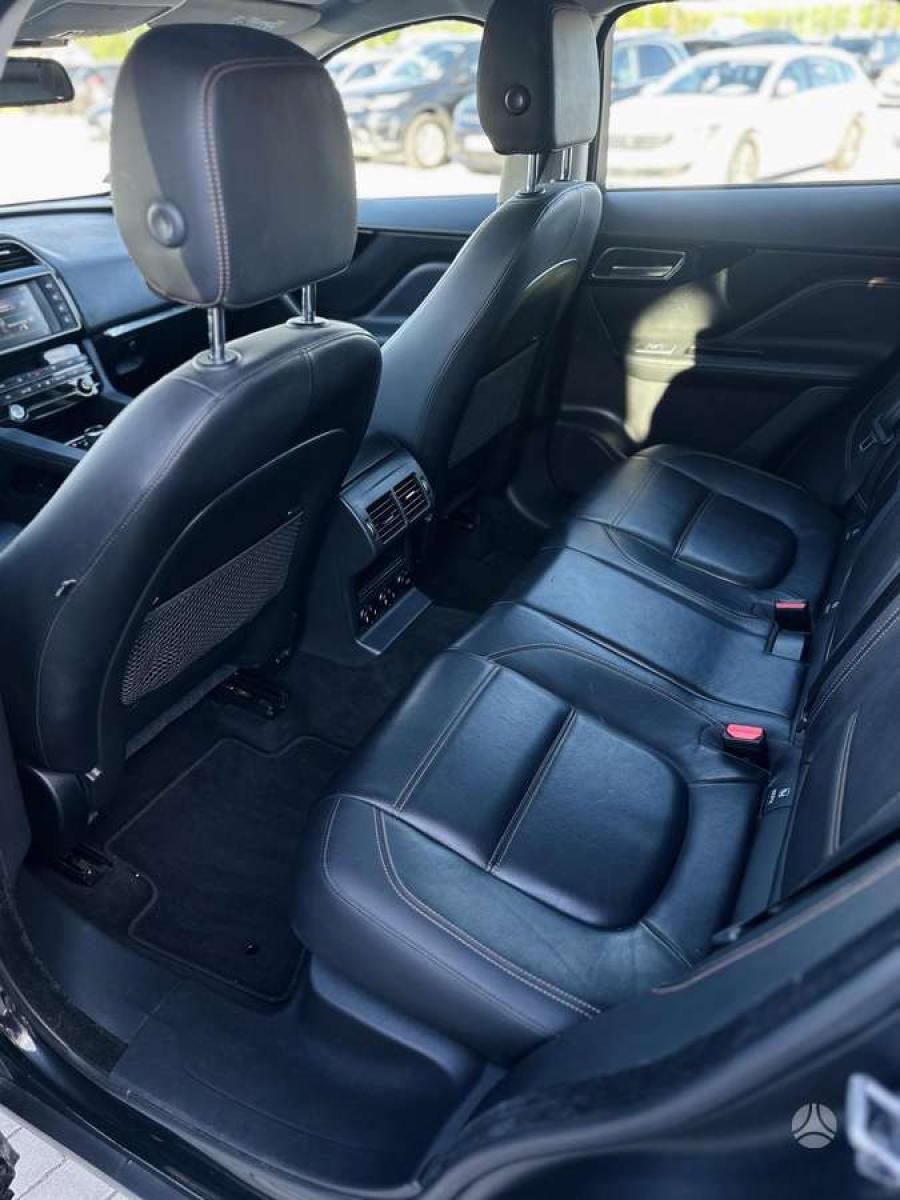 Melns Jaguar F-Pace 2017 Tauragė, ar dzinēja tilpumu 2.00 L un nobraukumu 146 tūkst. km par 9800 €, foto 11 vietnē AUTOMOTO.COM.LV