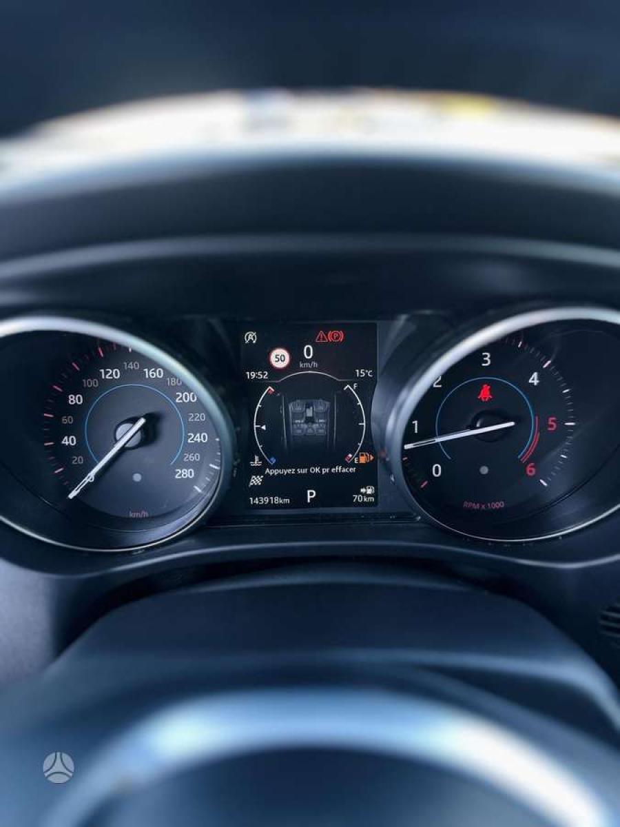 Melns Jaguar F-Pace 2017 Tauragė, ar dzinēja tilpumu 2.00 L un nobraukumu 146 tūkst. km par 9800 €, foto 12 vietnē AUTOMOTO.COM.LV