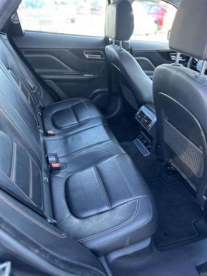 Melns Jaguar F-Pace 2017 Tauragė, ar dzinēja tilpumu 2.00 L un nobraukumu 146 tūkst. km par 9800 €, foto 18 vietnē AUTOMOTO.COM.LV