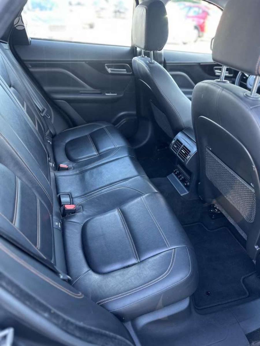 Melns Jaguar F-Pace 2017 Tauragė, ar dzinēja tilpumu 2.00 L un nobraukumu 146 tūkst. km par 9800 €, foto 18 vietnē AUTOMOTO.COM.LV