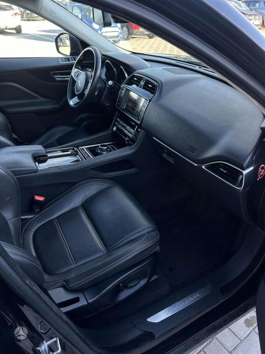 Melns Jaguar F-Pace 2017 Tauragė, ar dzinēja tilpumu 2.00 L un nobraukumu 146 tūkst. km par 9800 €, foto 19 vietnē AUTOMOTO.COM.LV