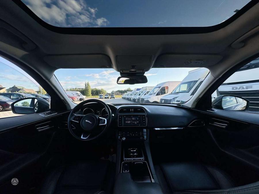 Melns Jaguar F-Pace 2017 Tauragė, ar dzinēja tilpumu 2.00 L un nobraukumu 146 tūkst. km par 9800 €, foto 20 vietnē AUTOMOTO.COM.LV