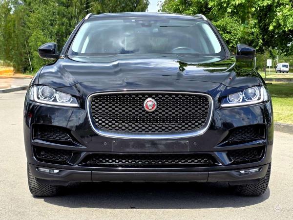 Black Jaguar F-Pace 2017 in Taurage, with an engine capacity of 2.00 L and mileage of 237 thousand km for 12300 €, photo 3 on AUTOMOTO.COM.LV