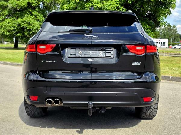 Black Jaguar F-Pace 2017 in Taurage, with an engine capacity of 2.00 L and mileage of 237 thousand km for 12300 €, photo 6 on AUTOMOTO.COM.LV